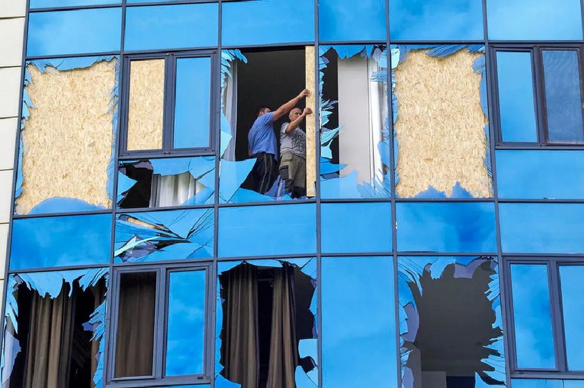 Ukraine reclaims swathes of territory as Russian troops fall back | ABS-CBN