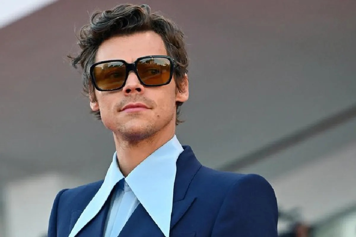 Harry Styles stokes sexuality debate with 'My Policeman' premiere in ...
