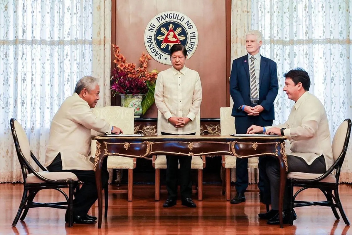 Marcos leads inking of 2 contracts for North-South Commuter Railway ...