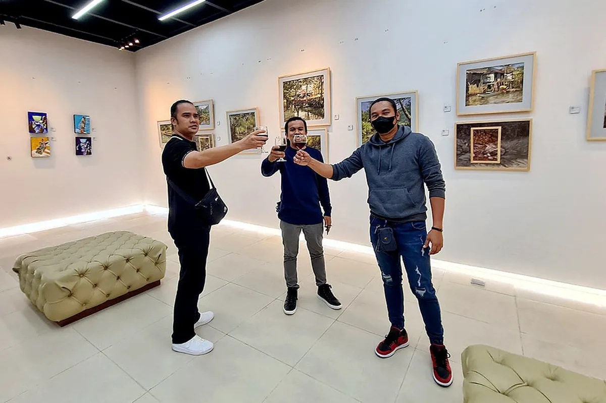 Jao Mapa’s paintings featured in ‘Alchemy’ exhibit | ABS-CBN Lifestyle