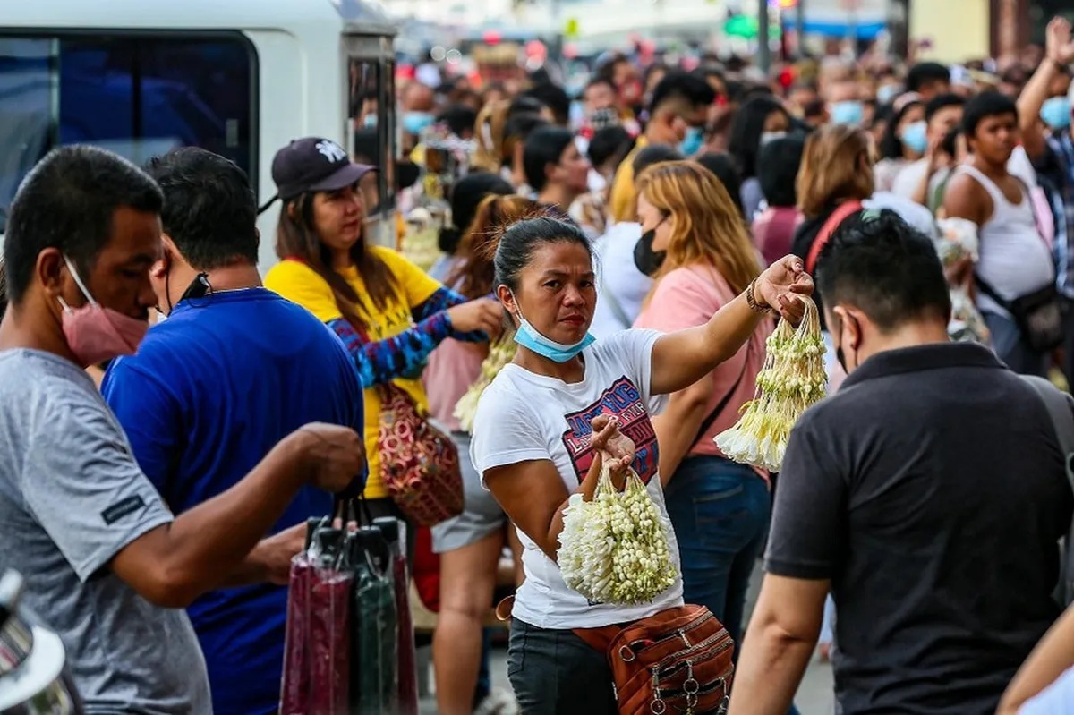 DOH agrees to lift face mask mandate in low-risk settings | ABS-CBN News
