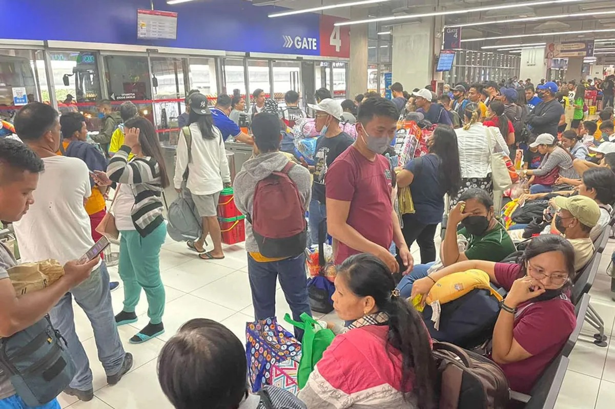 Mga biyahero sa PITX umabot na sa 56,000 nitong Miyerkoles Santo | ABS-CBN News