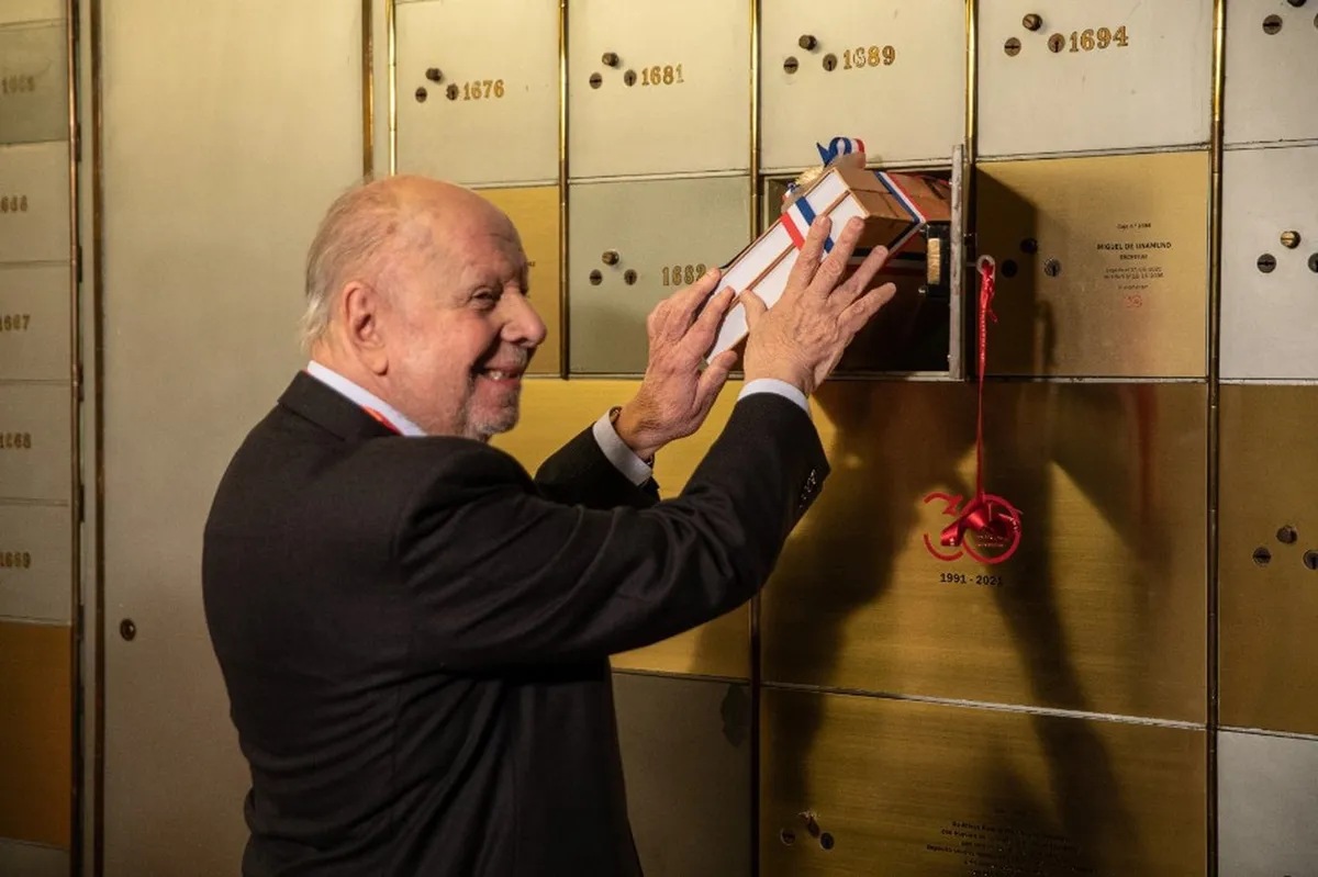 Mga nobela ni Rizal kabilang na sa templo ng karunungang panitikan ng ...