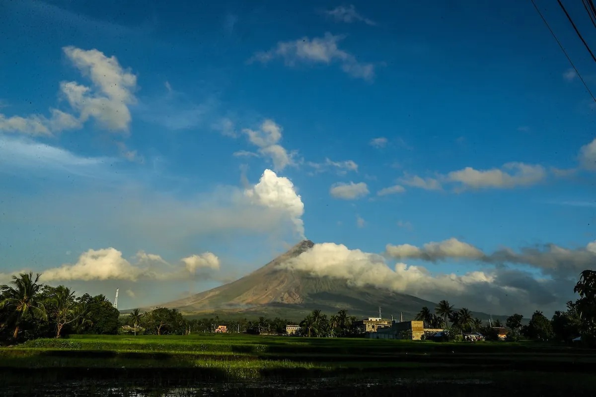 Albay disaster response officials told to prepare for more Mayon unrest ...