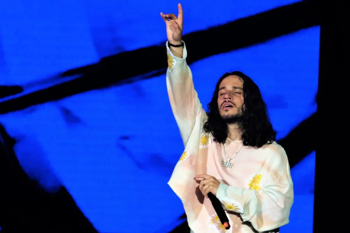 Concert recap: Russ makes triumphant PH return | ABS-CBN Entertainment