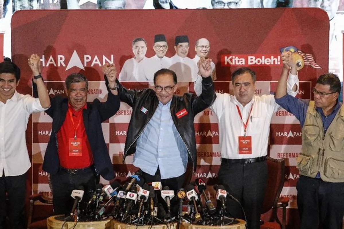 Malaysia's Anwar claims majority after vote, but rival does not concede ...