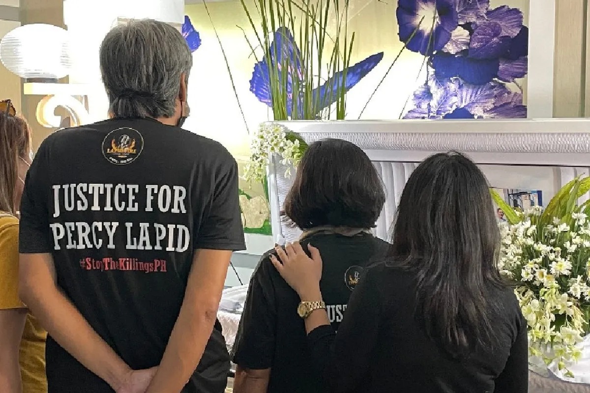Percy Lapid's family, supporters cry for justice as journalist laid to ...