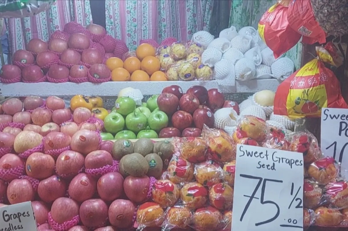 Bentahan ng prutas sa Bacolod matumal umano dahil sa kagipitan | ABS ...