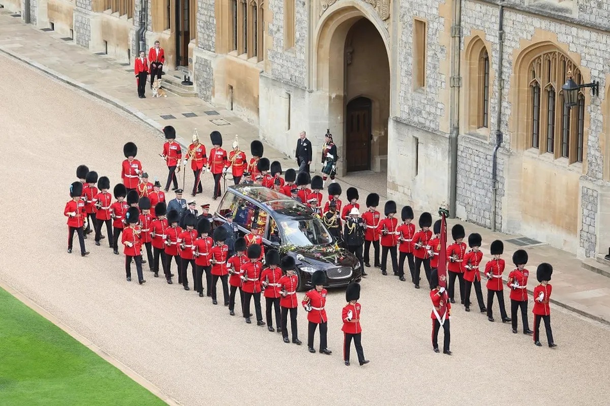 Queen Elizabeth II's coffin lowered into Royal Vault | ABS-CBN