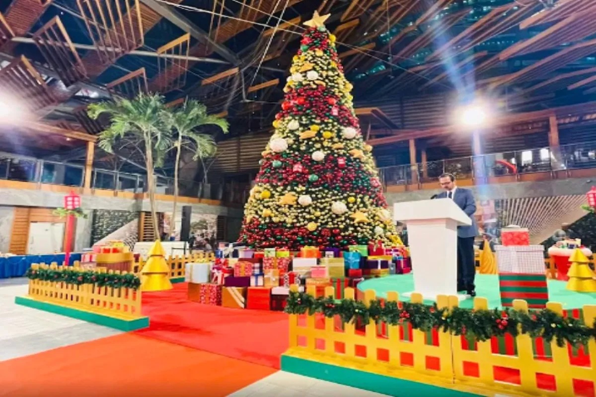 LOOK: Christmas Tree lighting kickstarts Pinoy Holiday celebrations in ...