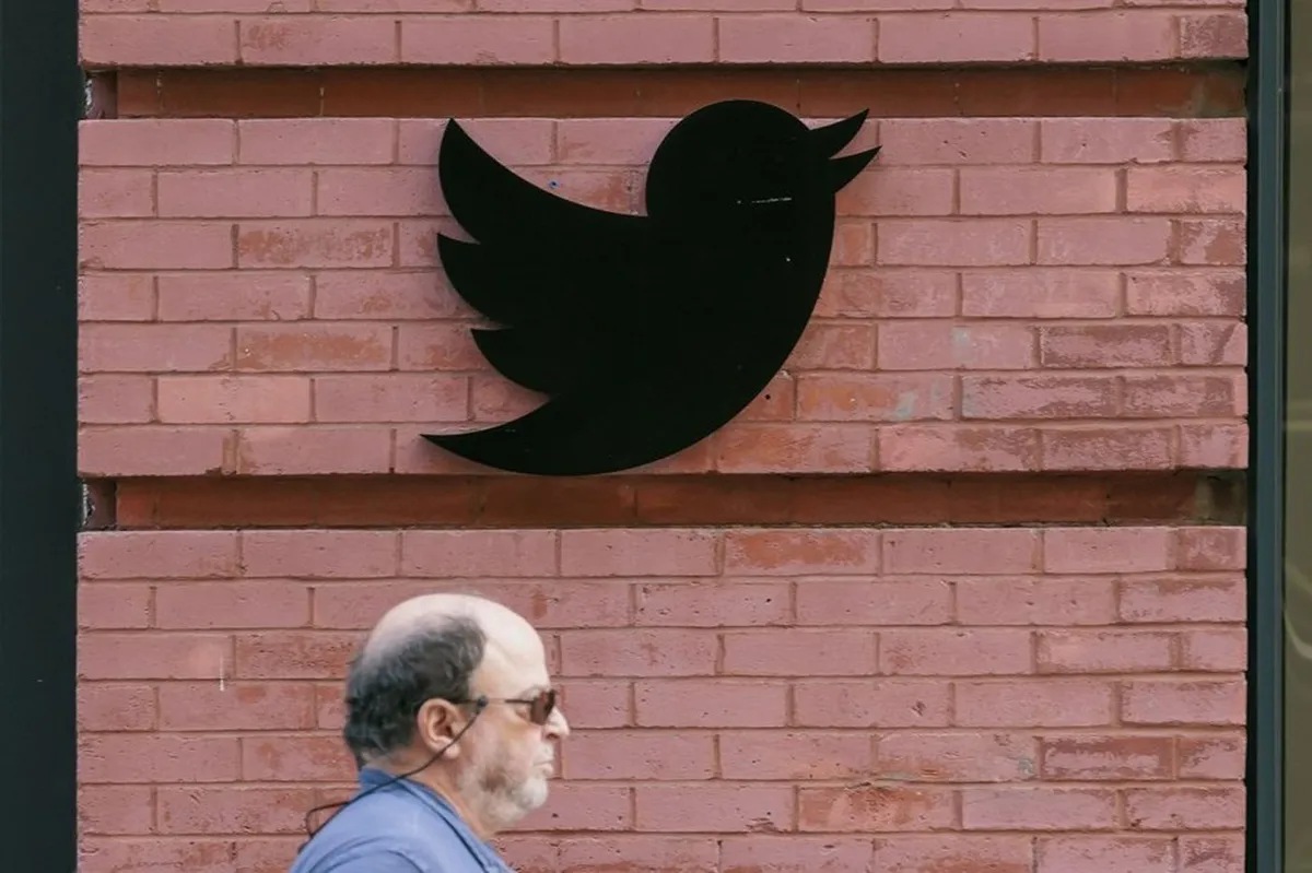 Musk announces gold, gray and blue badges for Twitter accounts | ABS ...