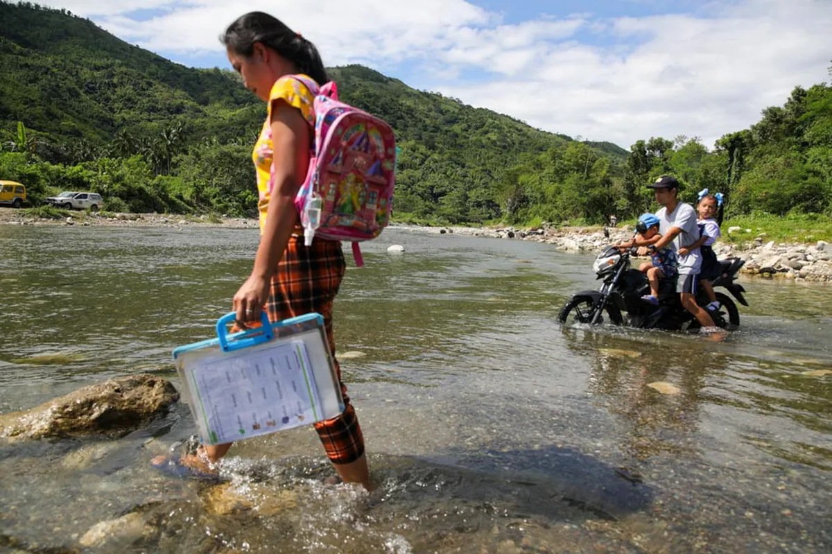 River crossing in Brgy. Sta Ines continues | ABS-CBN News