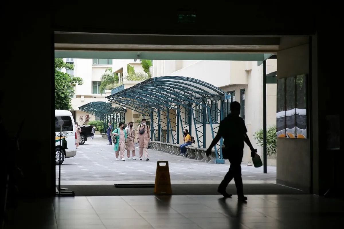 Free college tuition funding dips in 2023 budget | ABS-CBN News