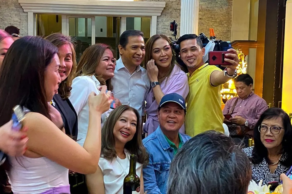 Former, present ABS-CBN News anchors, staff gather for Ging Reyes ...