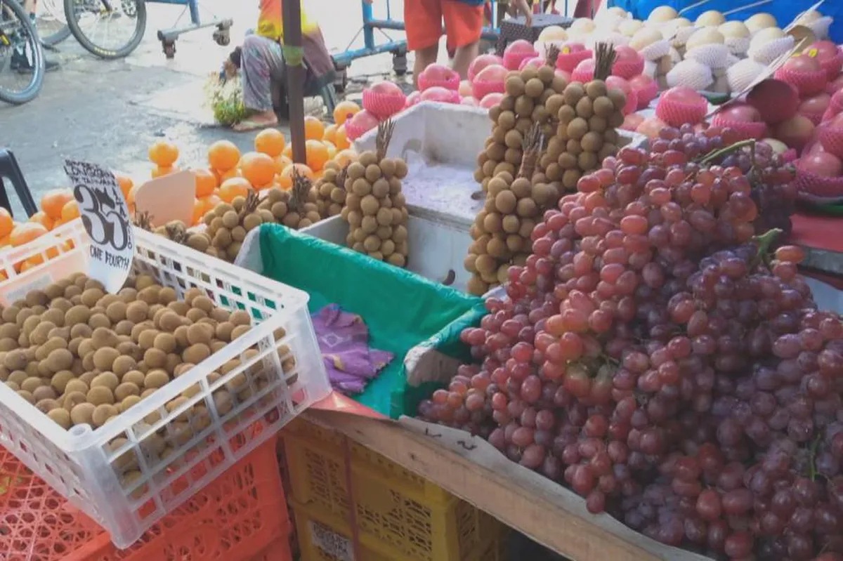 Bentahan ng bilog na prutas sa Maynila mas masigla na | ABS-CBN News Bentahan ng bilog na prutas sa Maynila mas masigla na | ABS-CBN News