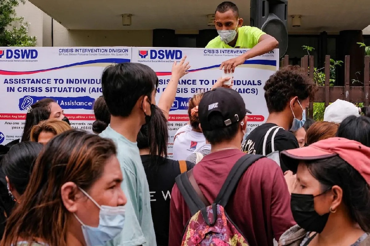 DSWD: Last payout day of educational aid 'went well' | ABS-CBN News