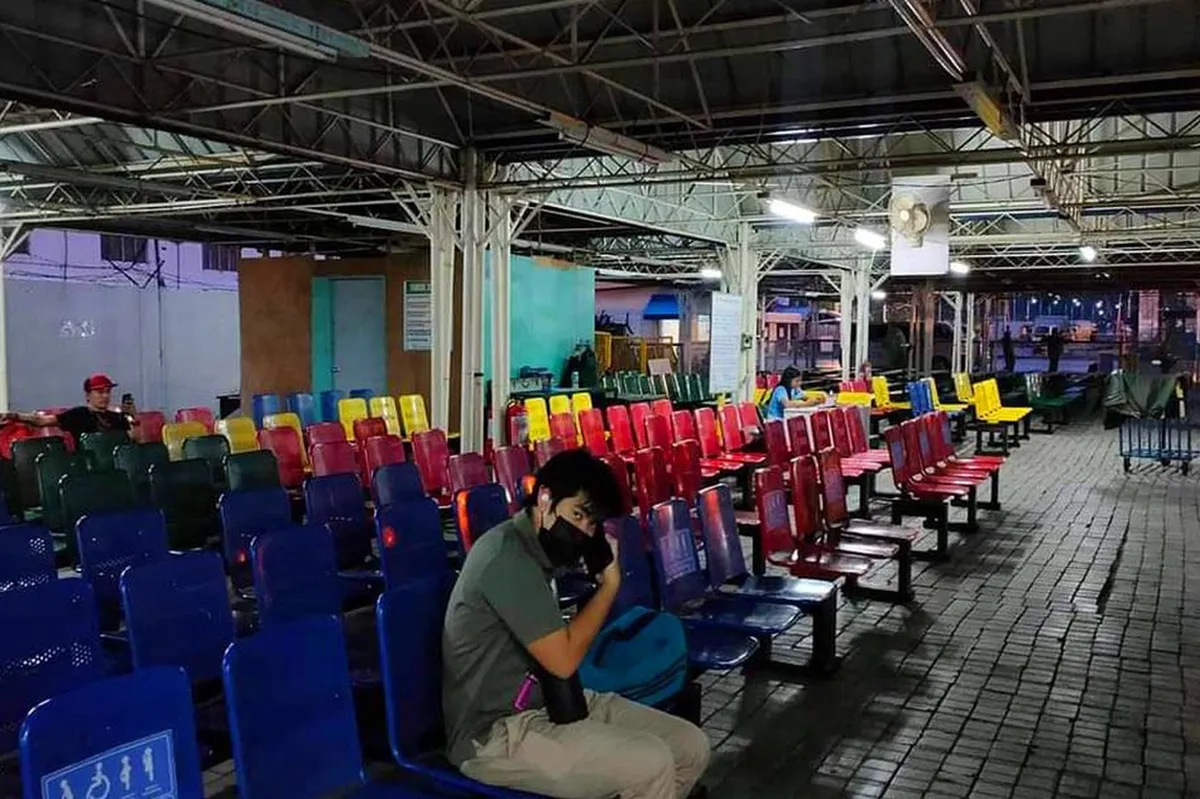 Biyahe ng barko papuntang Mindoro, Marinduque suspendido dahil sa bagyo ...