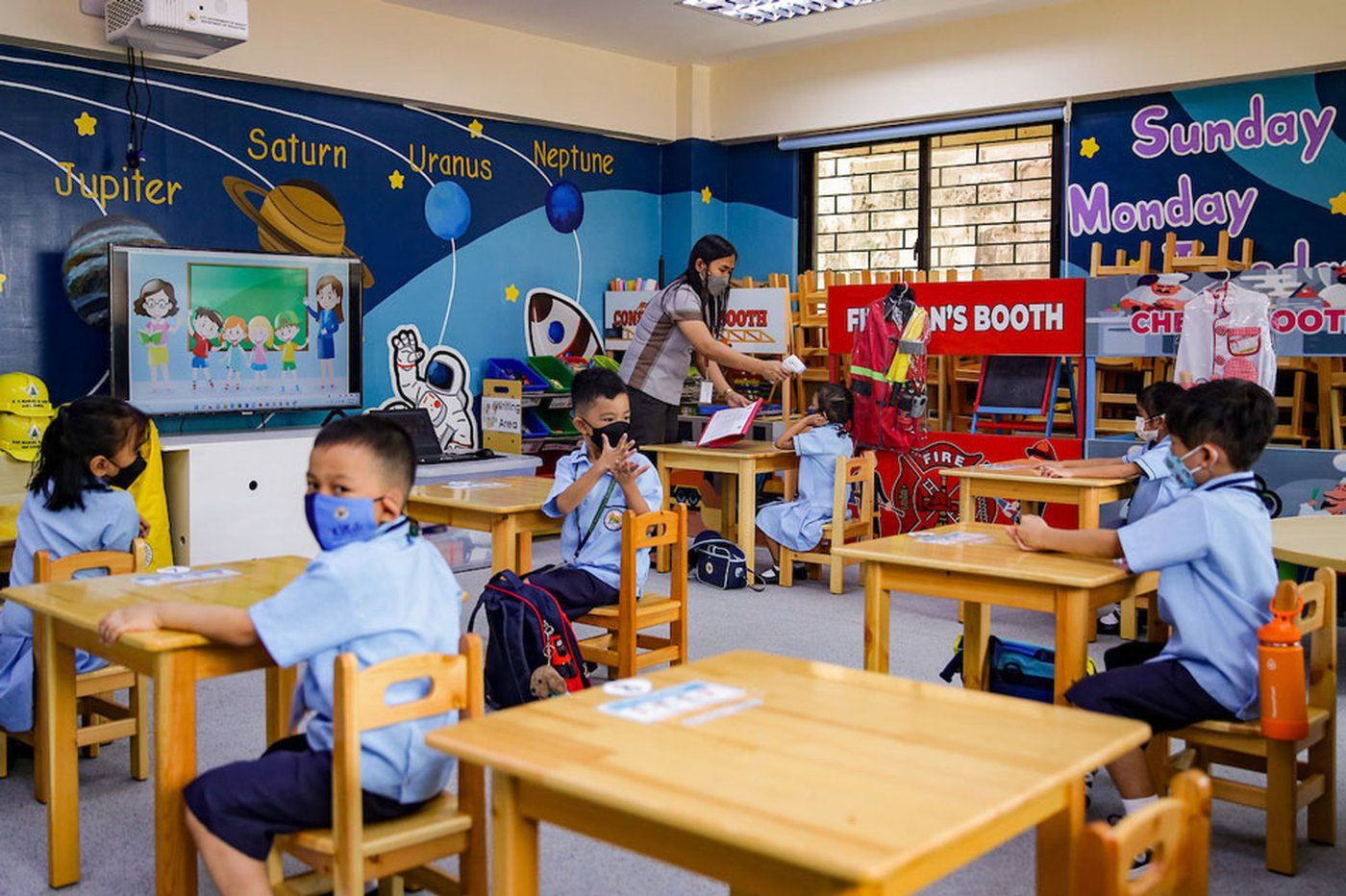 DepEd: Public schools can also apply for hybrid learning set-ups after ...