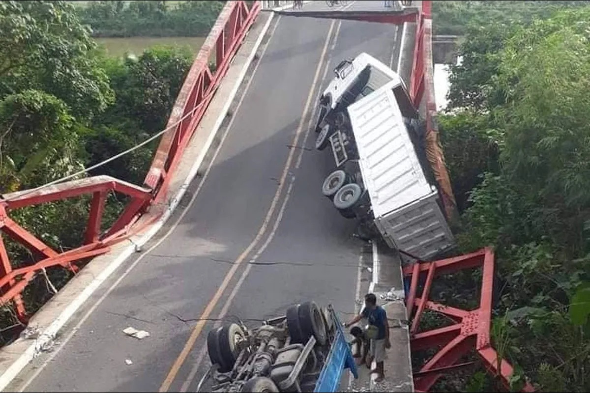 Overloading caused bridge collapse in Pangasinan: mayor | ABS-CBN News
