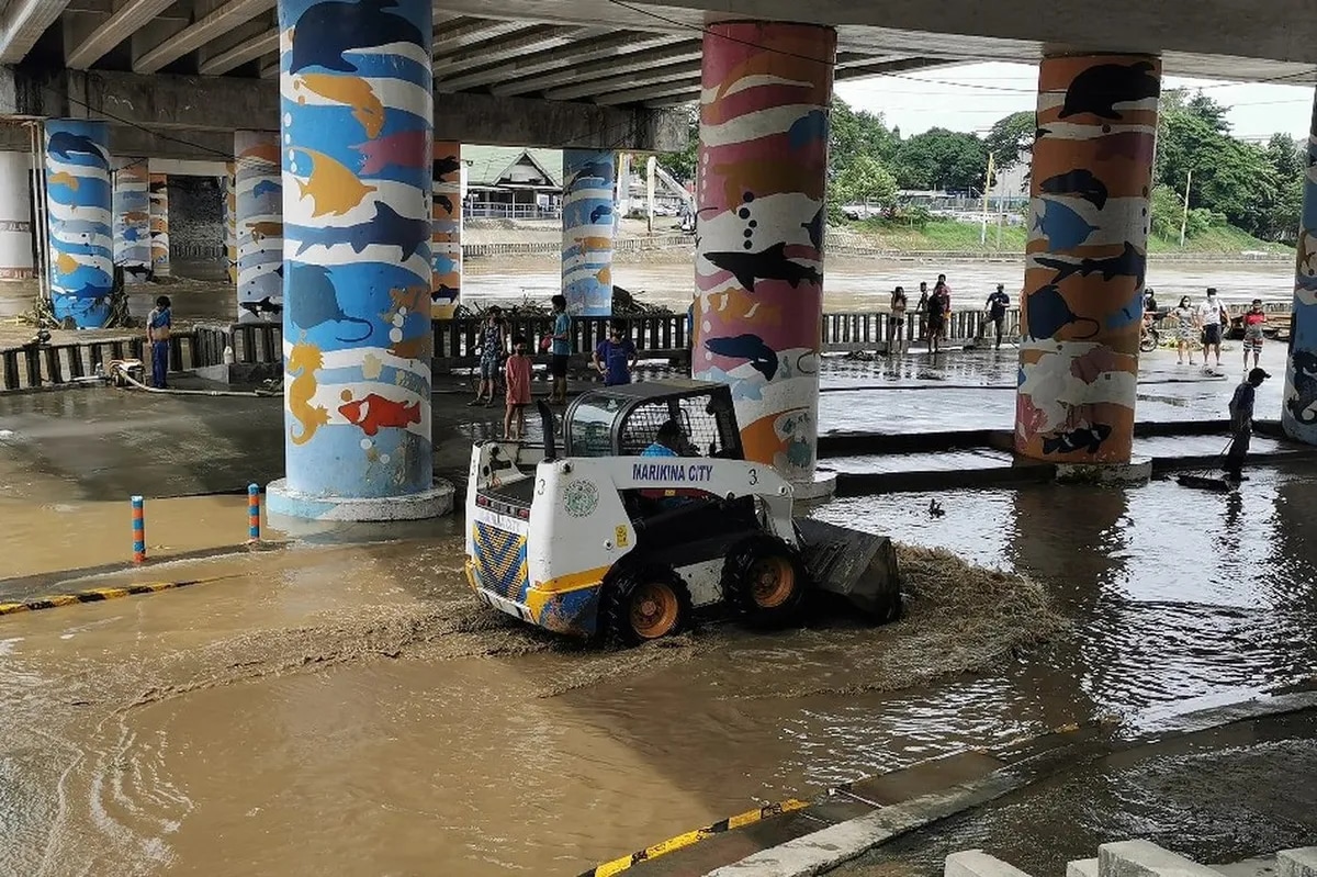 Mga taga-Marikina, naalala ang 'Ondoy' kaya maagap lumikas sa 'Karding ... Mga taga-Marikina, naalala ang 'Ondoy' kaya maagap lumikas sa 'Karding ...