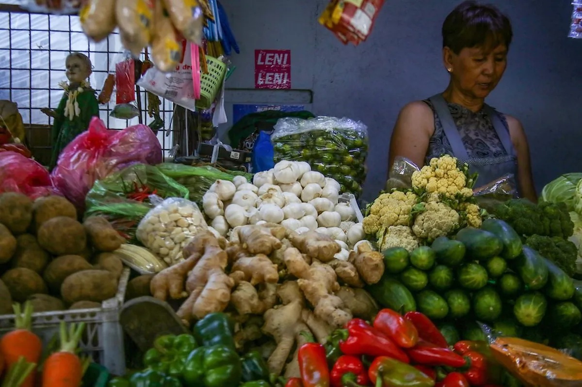 Presyo ng ilang gulay tumaas matapos manalasa ang 'Karding' | ABS-CBN News
