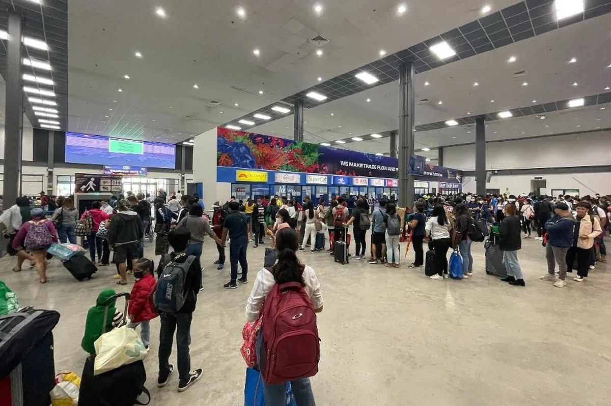 Shipping lines tiniyak na sapat ang barko ngayong kapaskuhan | ABS-CBN News