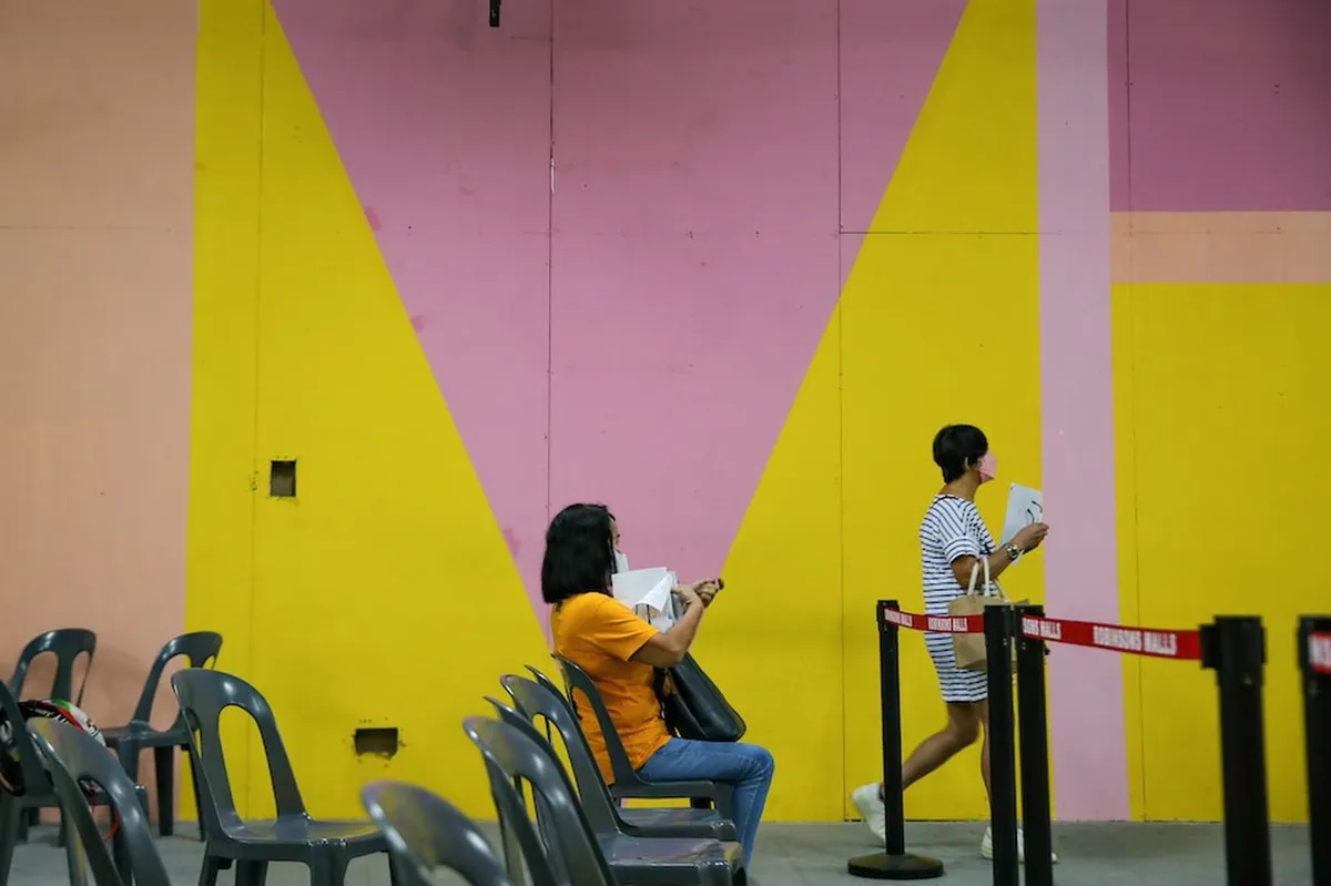 'Matumal talaga': Holiday spirit dampens Comelec voter registration ...