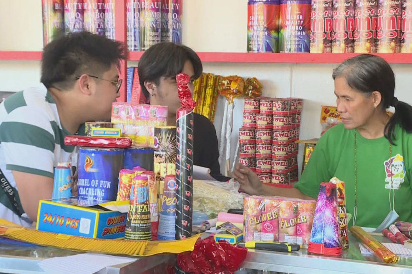 Mga tindahan ng paputok sa Bocaue ininspeksiyon bago ang Bagong Taon | ABS-CBN News