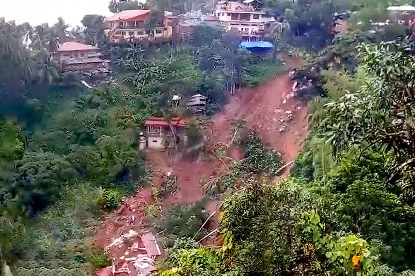 PANOORIN: Landslide sa Brgy Busay, Cebu City dahil sa bagyong Paeng | ABS-CBN News