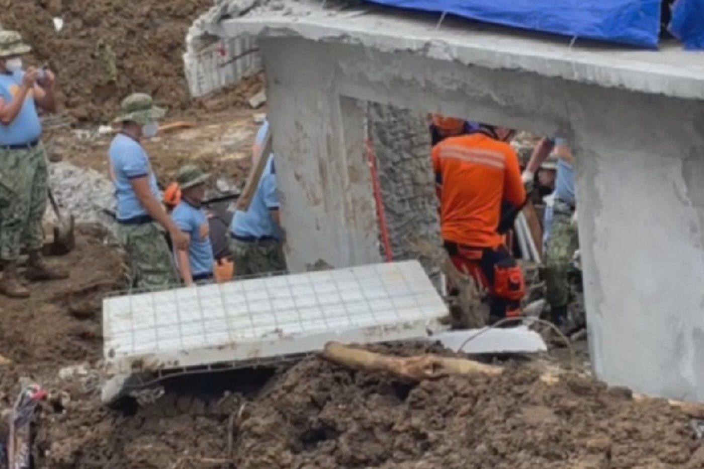 6 patay, 2 sugatan sa gumuhong pader sa Tagaytay | ABS-CBN News