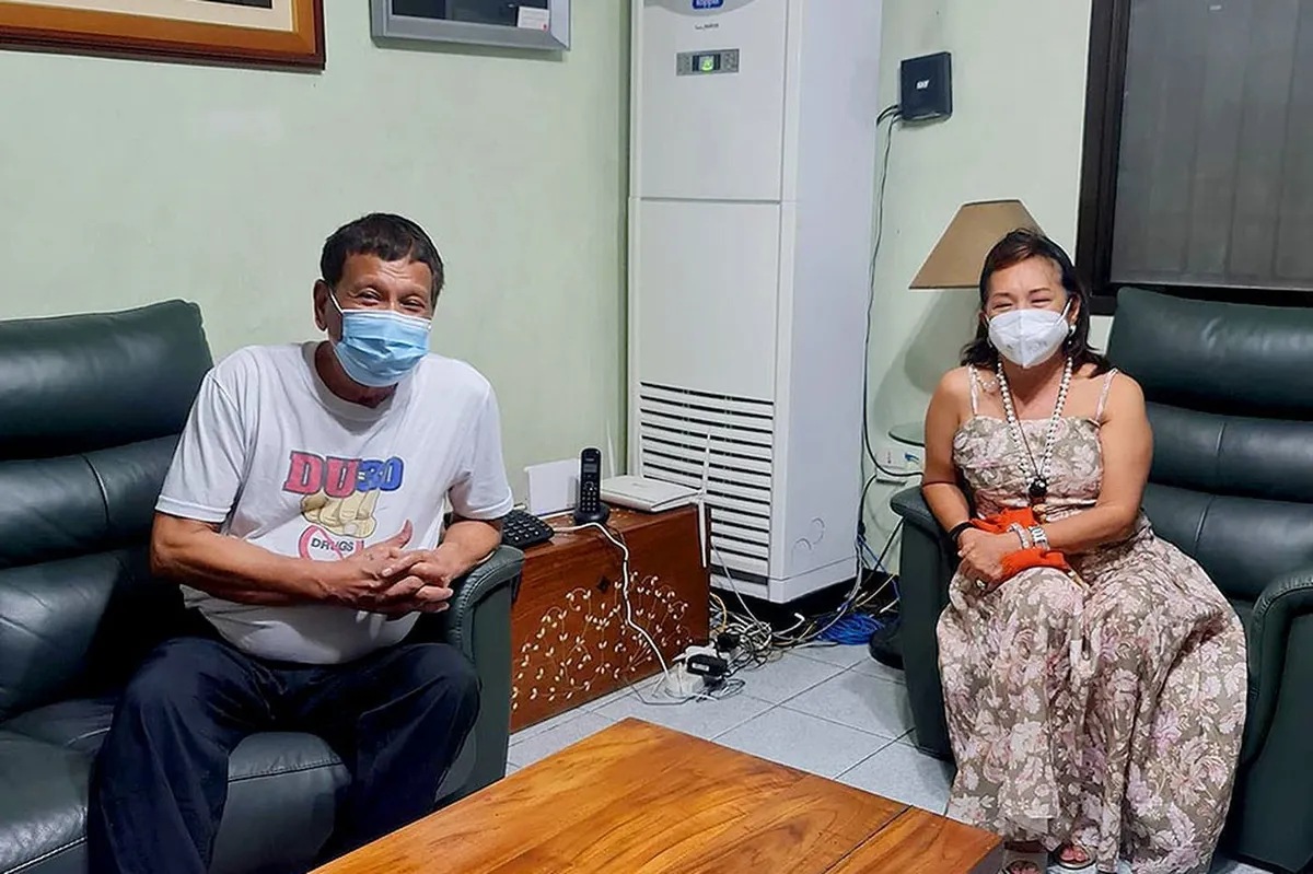 When ex-presidents meet: Arroyo and Duterte in brief catch up ...