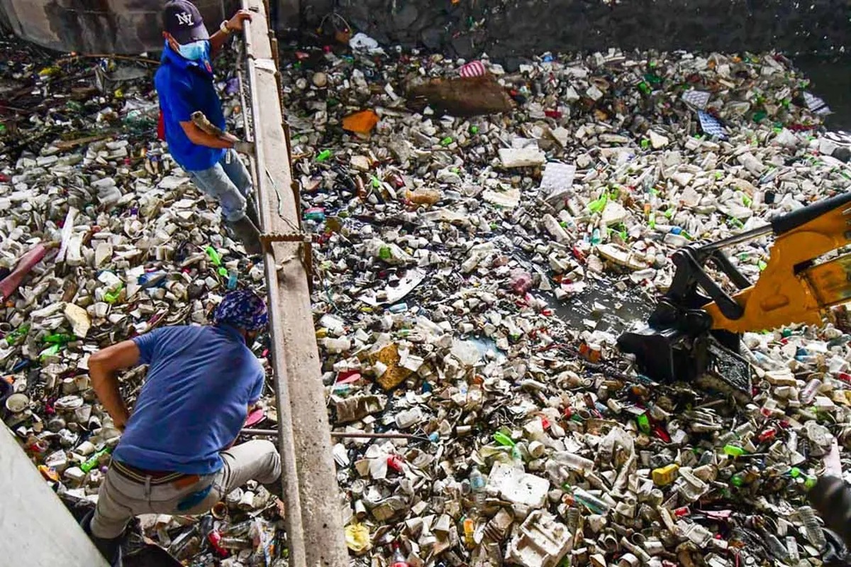 Declogging Talayan Creek in QC after weekend flooding | ABS-CBN News
