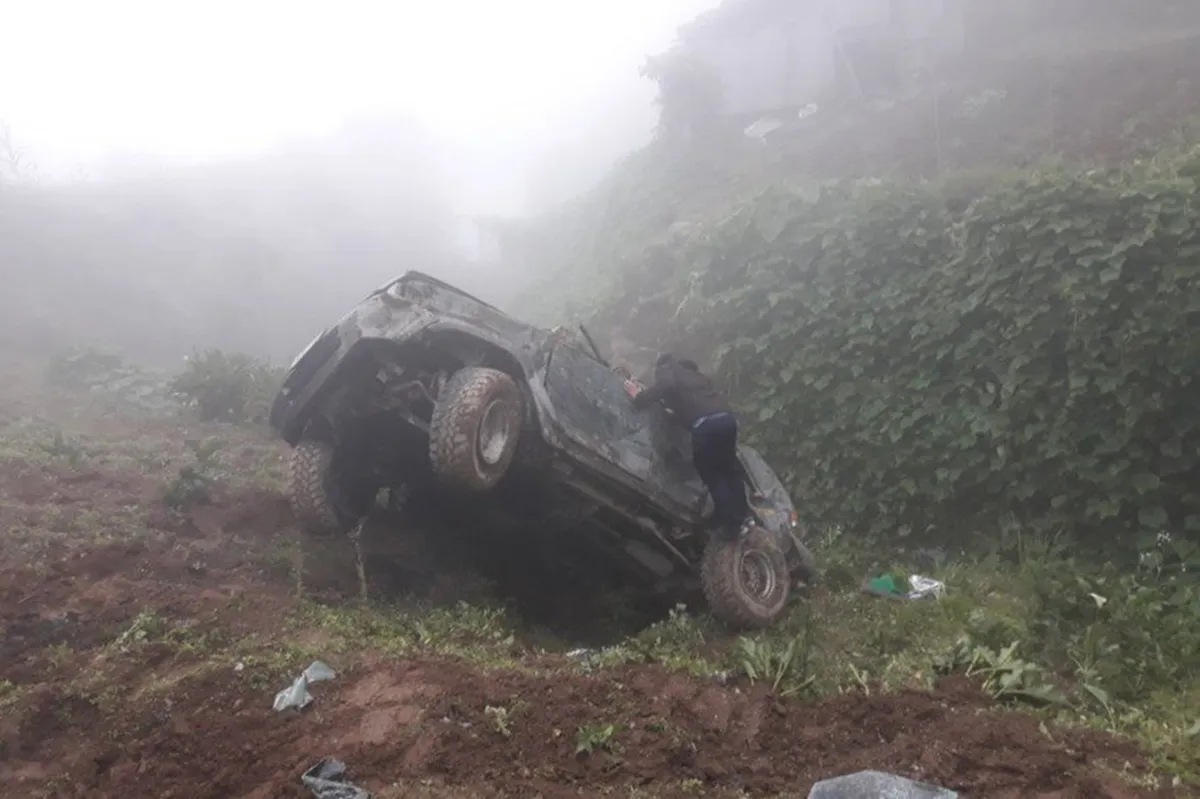 Sasakyan, nahulog sa bangin sa Benguet; 3 sugatan | ABS-CBN News Sasakyan, nahulog sa bangin sa Benguet; 3 sugatan | ABS-CBN News