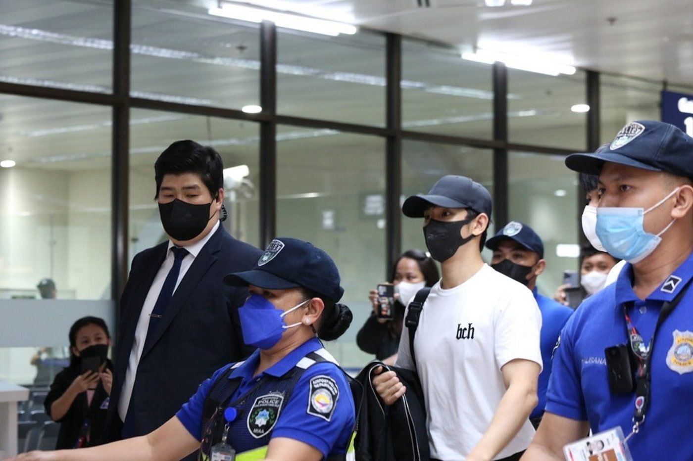 LOOK: Korean actor Kim Soo-hyun arrives in Manila for fan meet | ABS-CBN Entertainment