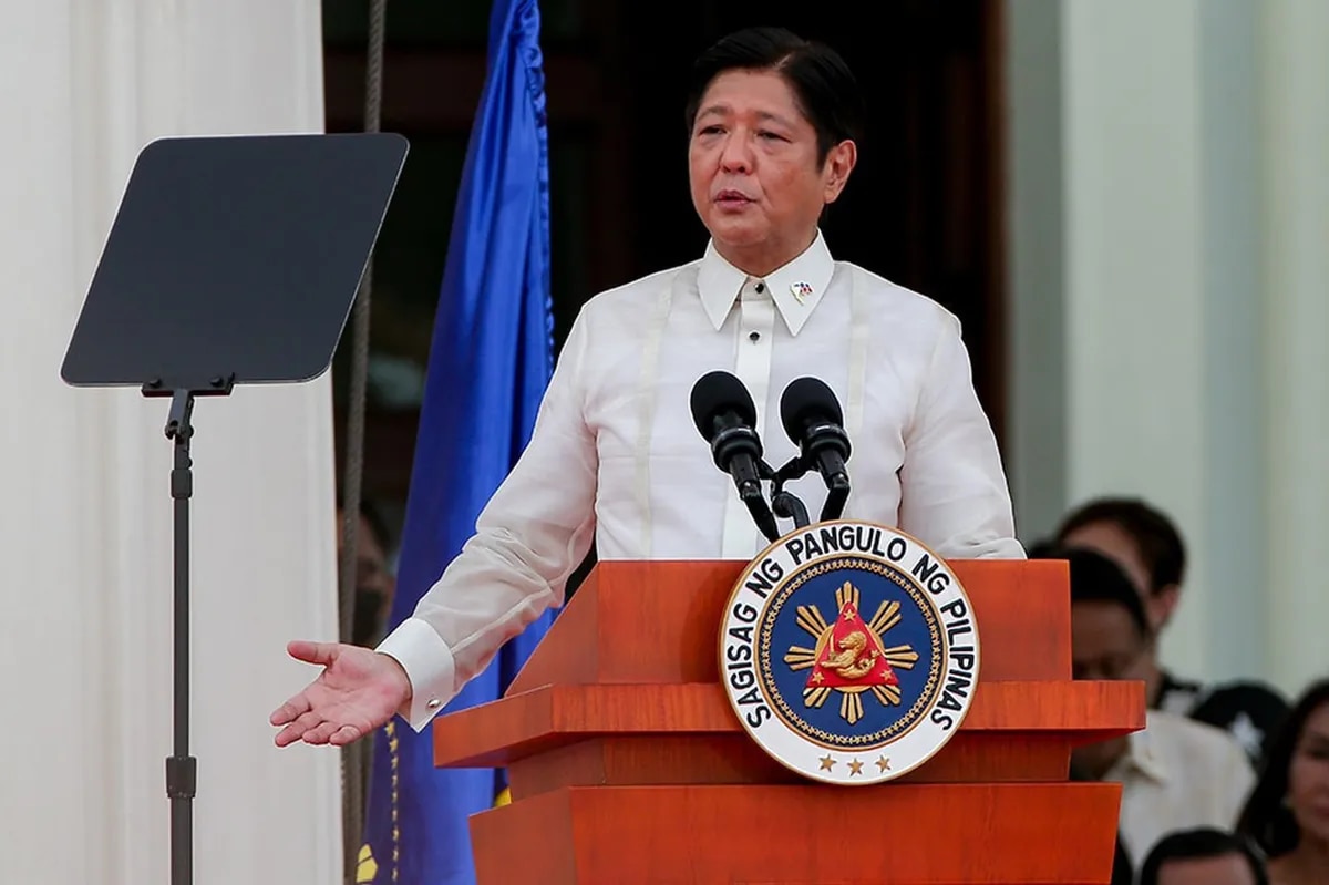 TINGNAN: Bibliya ni Marcos sa panunumpa ginamit din ng ama | ABS-CBN News TINGNAN: Bibliya ni Marcos sa panunumpa ginamit din ng ama | ABS-CBN News