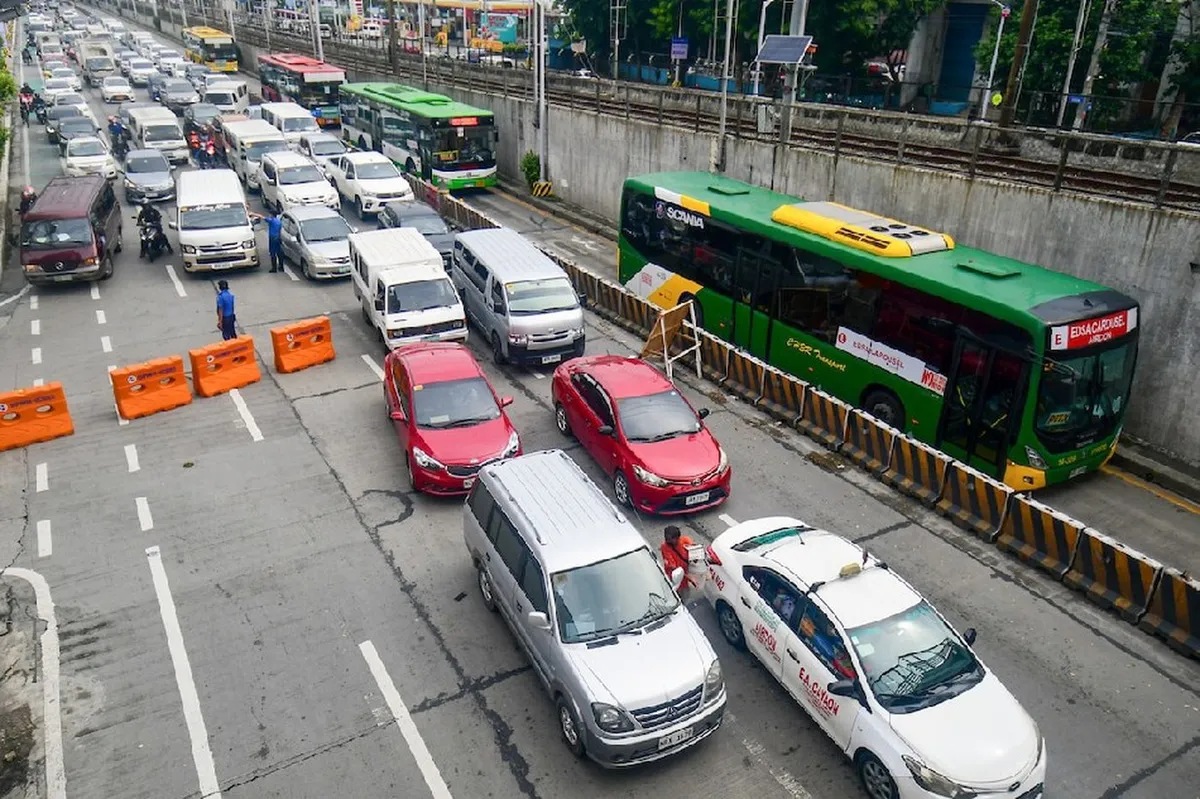 MMDA flags down over 4,500 vehicles on first 2 days of number coding ...