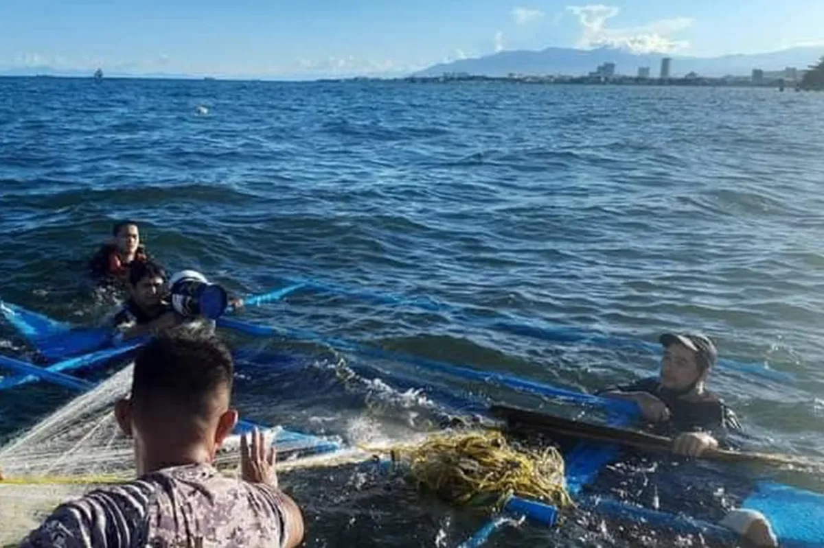 3 mangingisda nasagip sa lumubog na bangka sa Davao gulf | ABS-CBN News