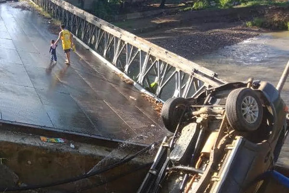 Kotse nahulog sa sirang tulay sa Iligan | ABS-CBN News Kotse nahulog sa sirang tulay sa Iligan | ABS-CBN News