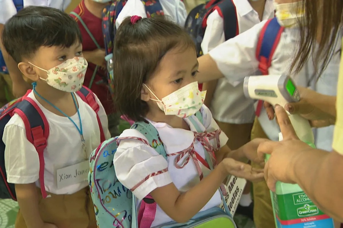 Kwento ni Marc Logan: Ilang anak na-'sepanx' sa unang araw ng klase ...