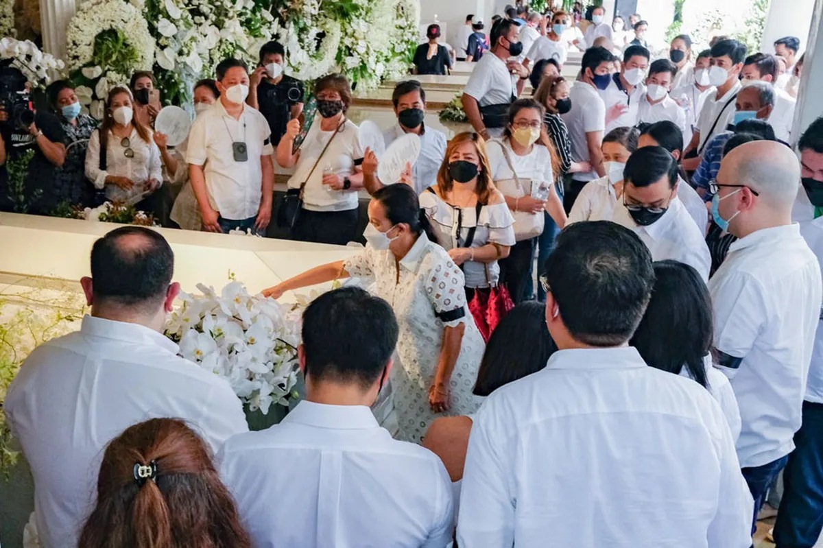 Family, friends, supporters gather as Susan Roces laid to rest | ABS ...
