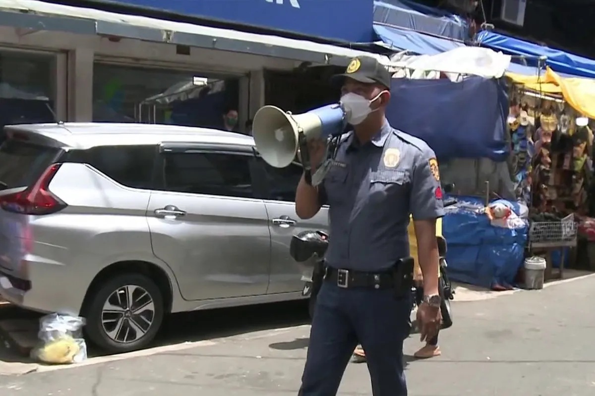 Filipinos in crowded shopping places urged to wear face masks | ABS-CBN ...