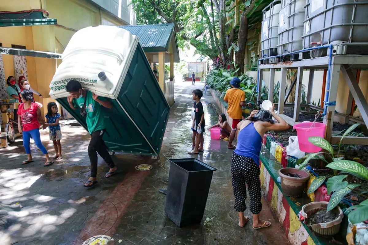 Fire victims take shelter in Timoteo Paez Elementary School | ABS-CBN News