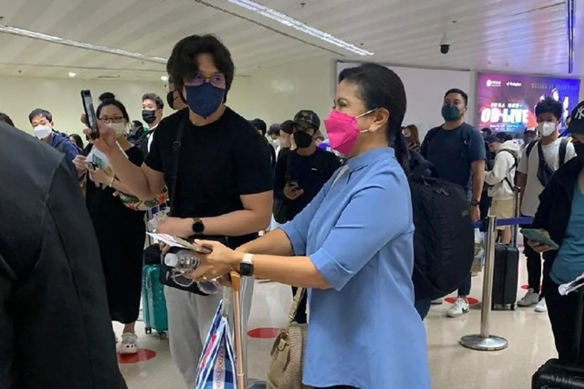 Robredo back in PH after daughter's graduation in US | ABS-CBN News