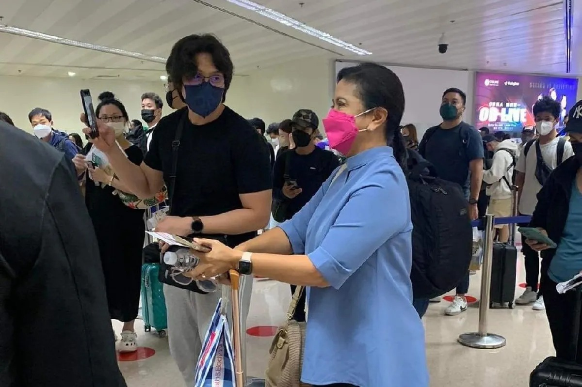 Robredo back in PH after daughter's graduation in US | ABS-CBN News