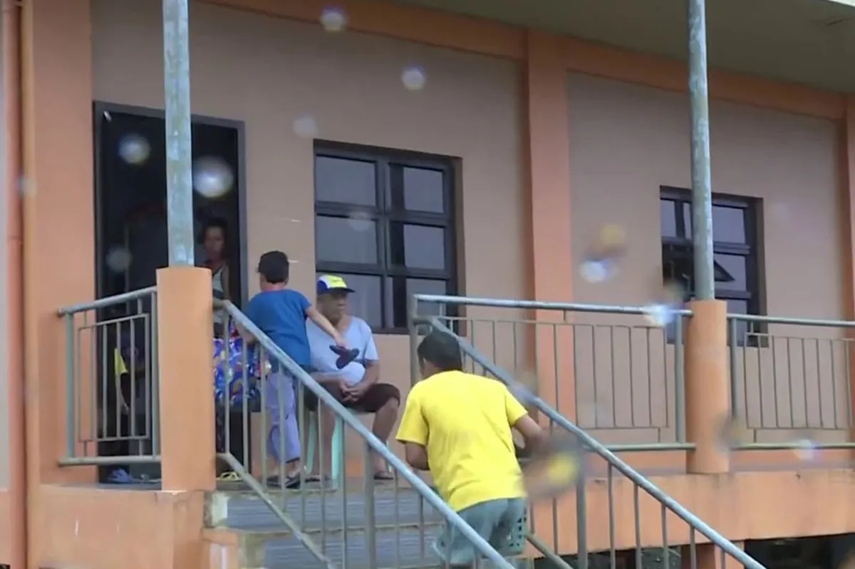 Mga pamilya sa Quezon, maagang inilikas bago manalasa ang Bagyong Karding | ABS-CBN News