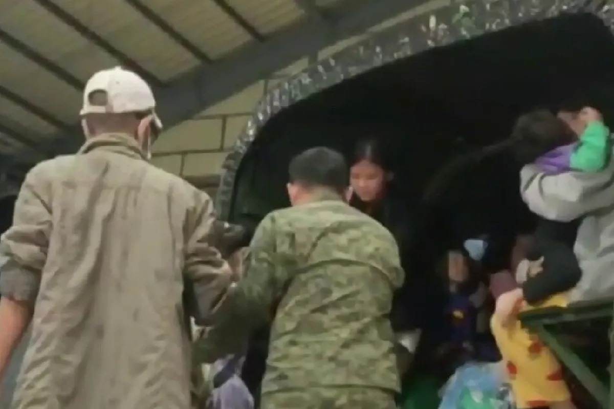 Mahigit 50 pamilya sa Infanta, Quezon inilikas dahil kay Bagyong Karding | ABS-CBN News