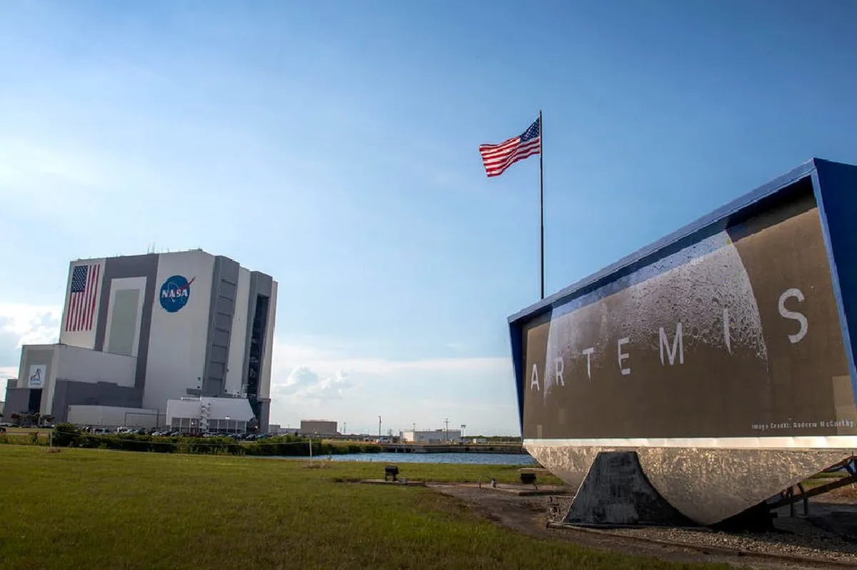 'Sight to behold': tourists flock to Florida for Moon rocket launch ...