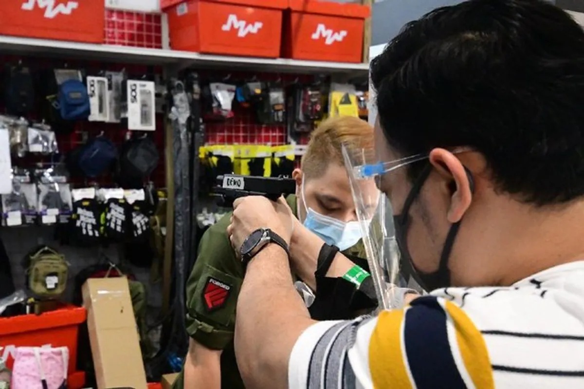 Duterte OKs law extending up to 10 years license to carry firearms ...