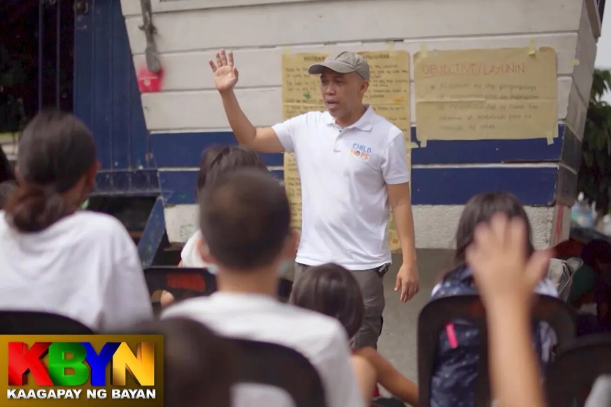KBYN: Guro higit isang dekada nang nagtuturo sa mga batang kalye | ABS ...