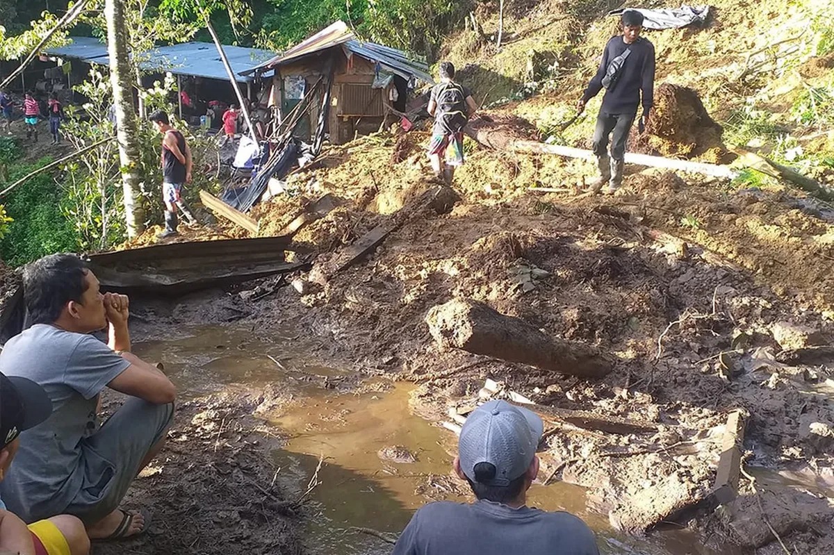 1 patay, 3 nawawala sa landslide sa Davao de Oro | ABS-CBN News 1 patay, 3 nawawala sa landslide sa Davao de Oro | ABS-CBN News